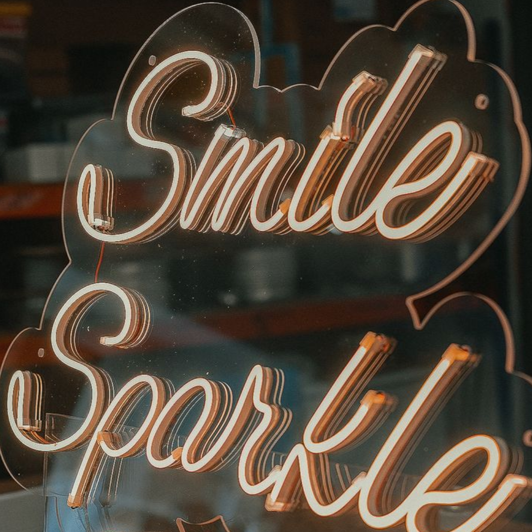 Neon Smile, Sparkle Name Light - Neon Mantra